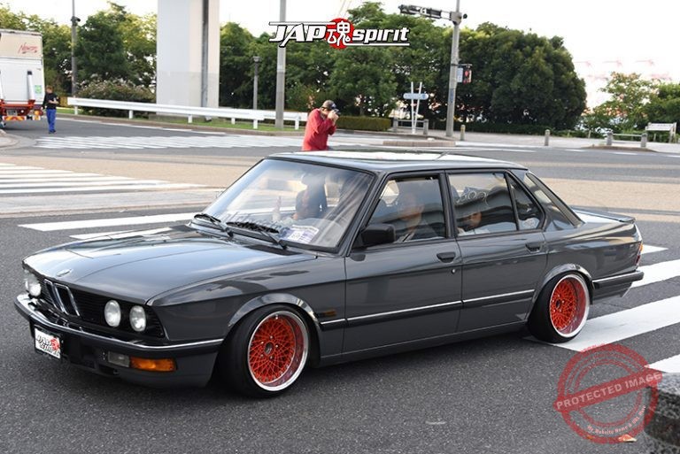 Stancenation 2016 BMW E28 hellaflush grey body red wheel at odaiba ...