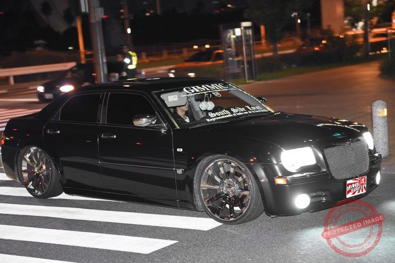 Stancenation 2016 Chrysler 300C black body silver wheel at odaiba - JAP ...