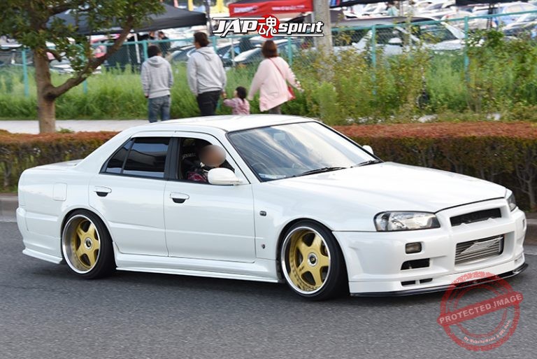 Stancenation 2016 Nissan Skyline R34 hellaflush white body gold wheel ...