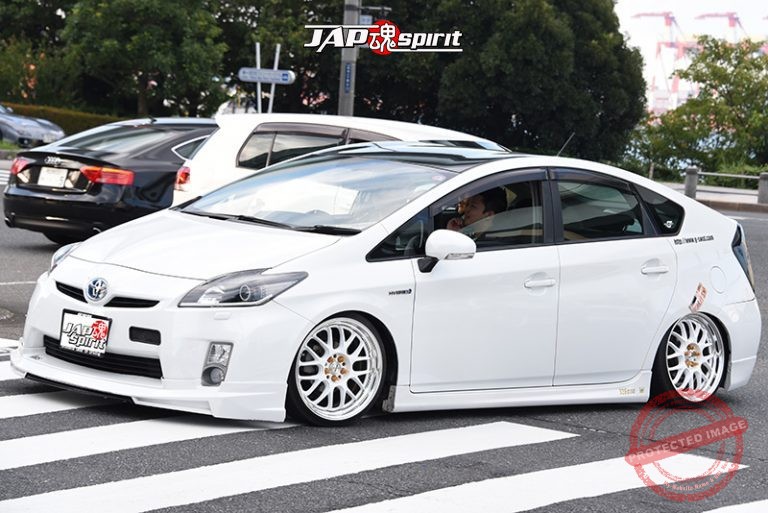 Stancenation 2016 Toyota Prius blue body & wheel at odaiba - JAP SPIRIT