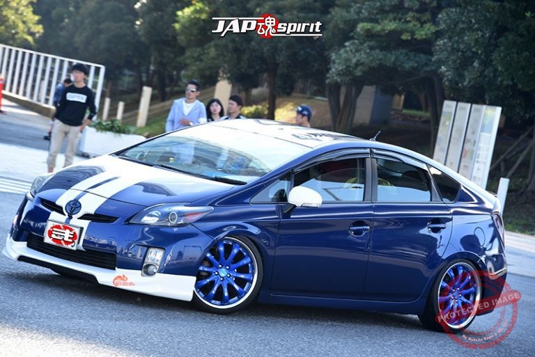 Stancenation 2016 Toyota Prius blue body & wheel at odaiba - JAP SPIRIT