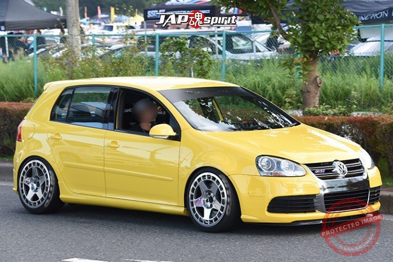 Stancenation 2016 VW Golf Mk5 yellow body silver wheel at odaiba - JAP ...